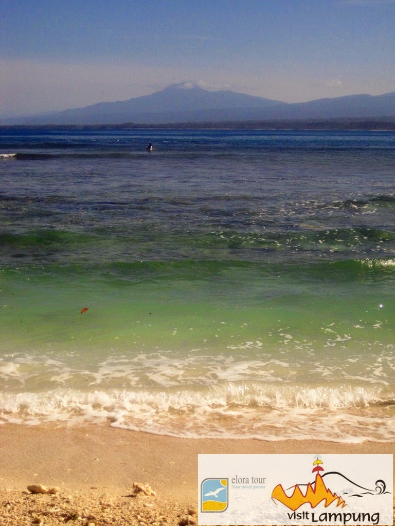 Foto Panorama Pantai Tanjung Setia, Krui