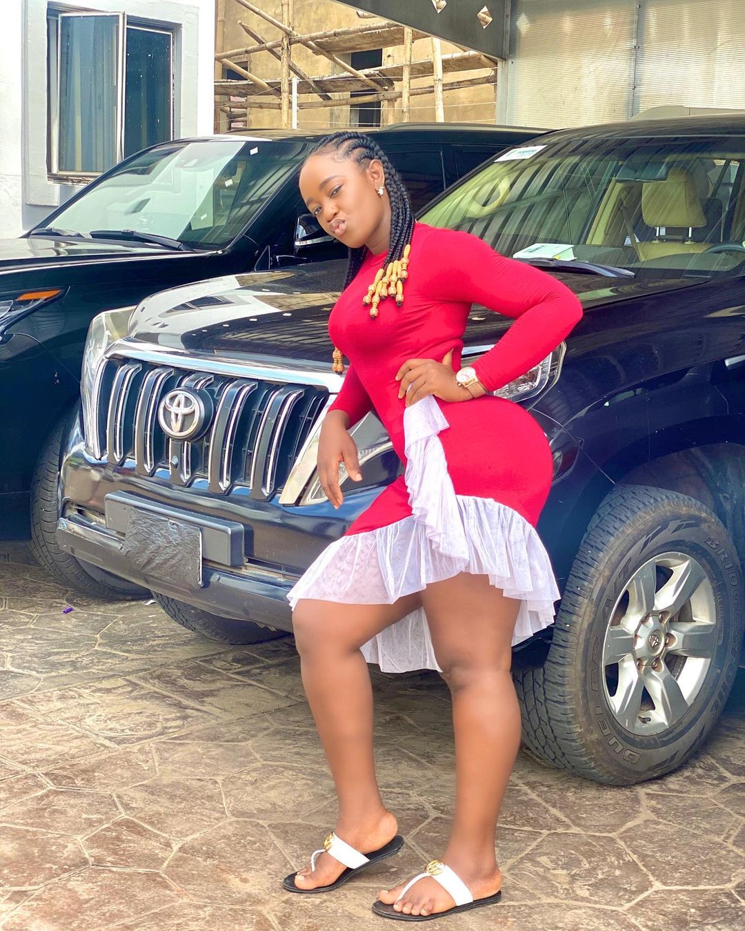 House, Cars : Luchy Donalds lives in a nice house and drives nice cars.