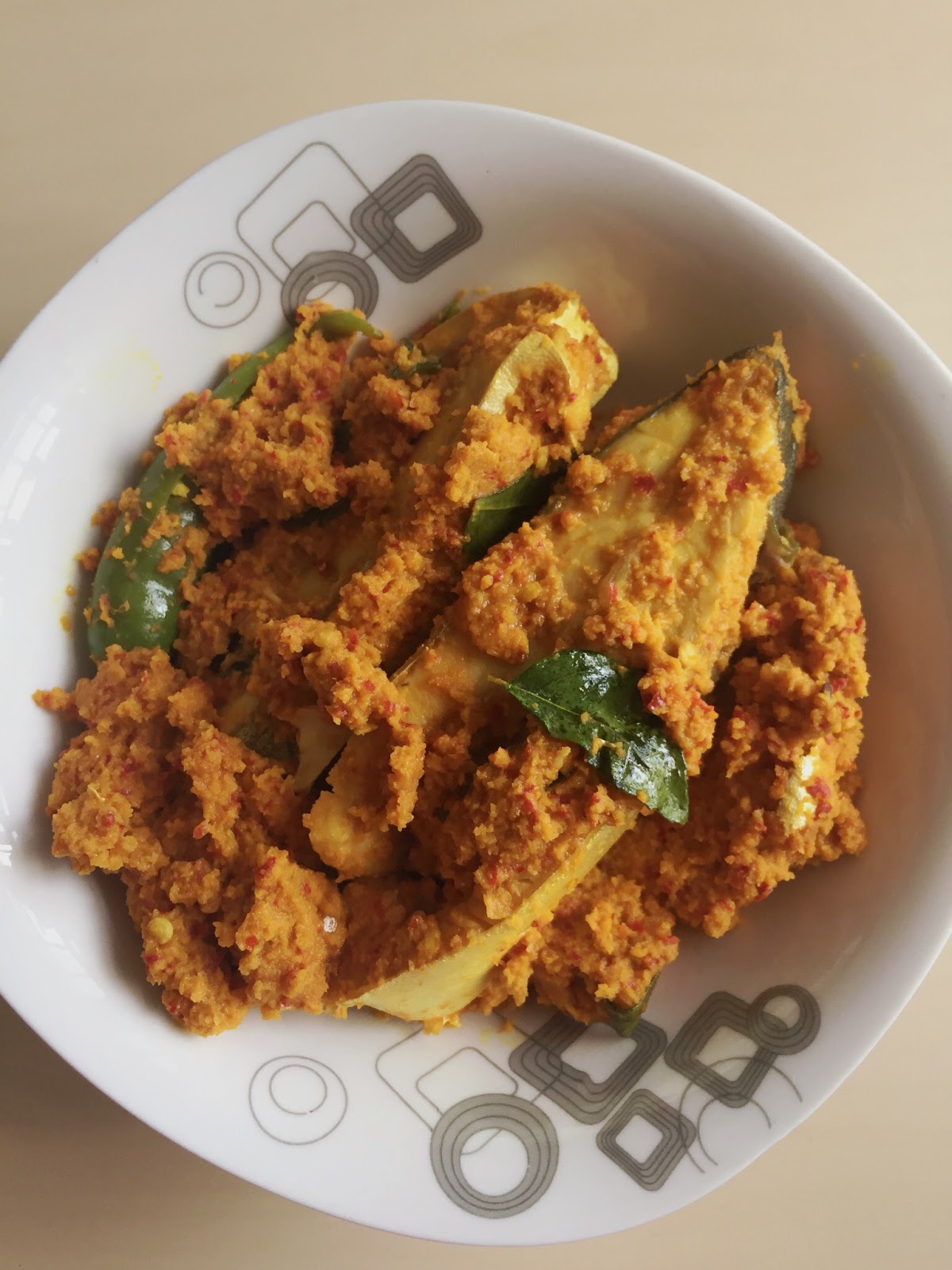 Adukalaii - My Kitchen : MEEN AVIAL / DRY FISH COCONUT CURRY