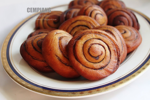Cempiang @ Cinnamon Rolls @ Kuih Ubat Nyamuk - Amie's Little Kitchen