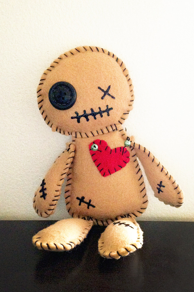 SOMETHiNG MONUMENTAL: DIY Voodoo Doll