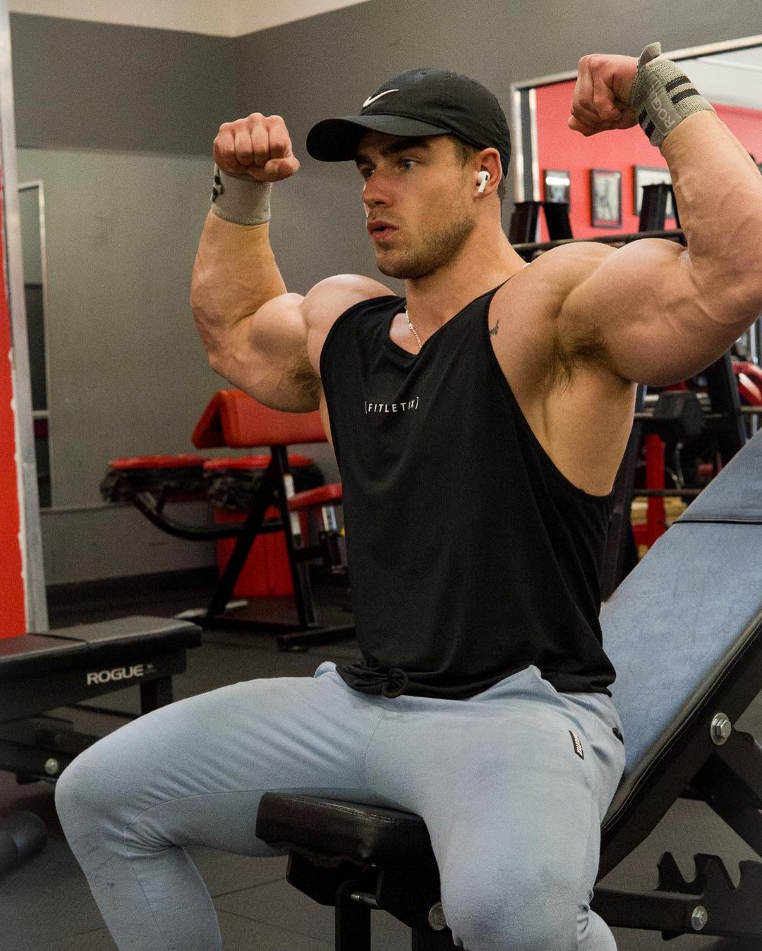 FITNESS INFLUENCER – ALEX GIBSON – Monday XYZ