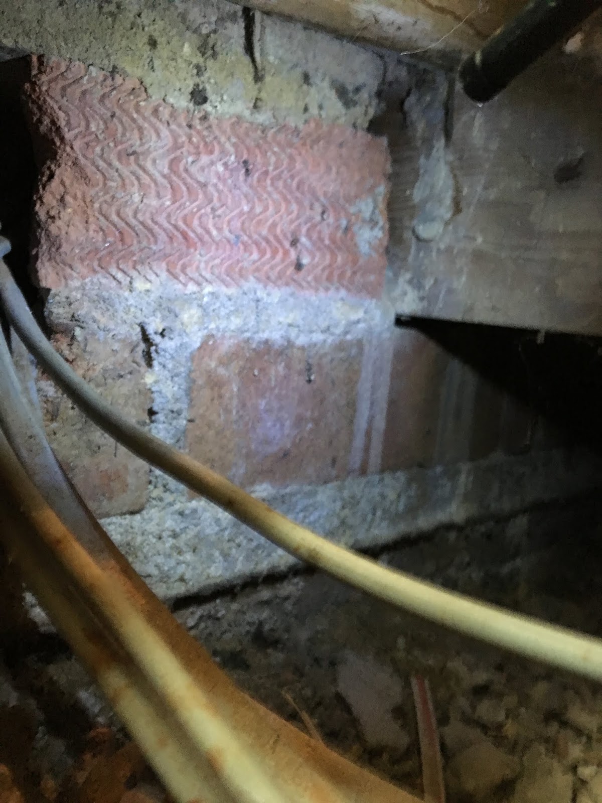 Discrepancies between Internal and external DPC (damp proof course)