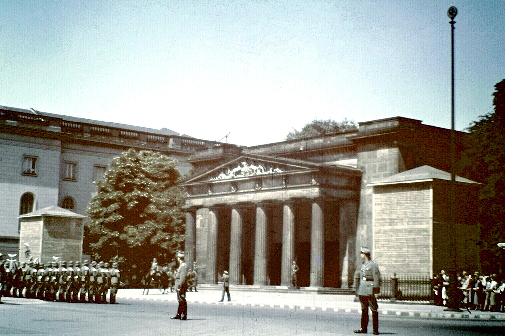 Rare and Amazing Color Photographs That Capture Street Scenes of Berlin ...