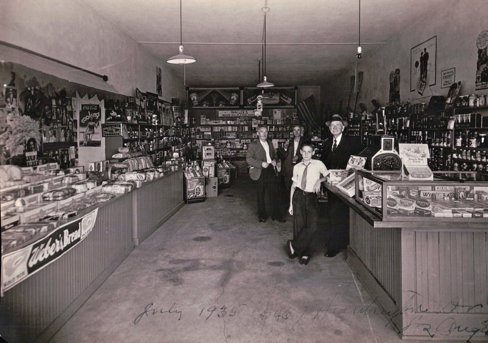 Cheerful Thrifty Door: Let's Look Inside a 1935 Grocery Store