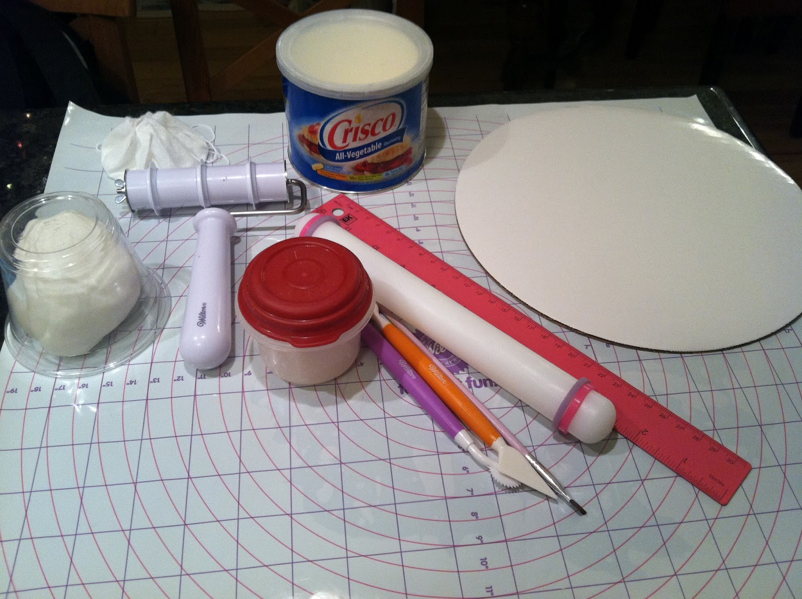 The Iced Queen: Loopy Fondant Bow