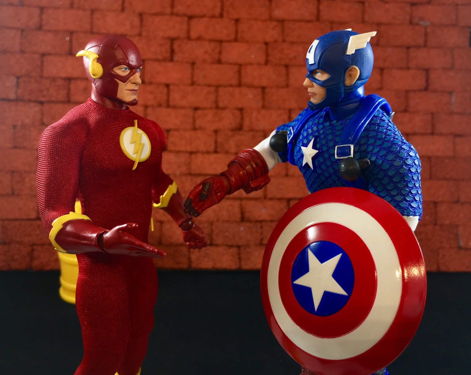 CobraShadowJoes: Mezco Toyz One:12 Collective Flash Figure Review