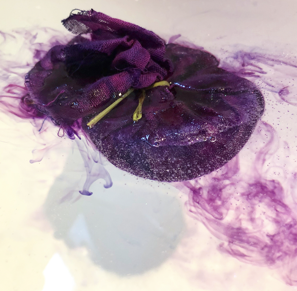 All Things Lush UK: Plum Pudding Bath Melt
