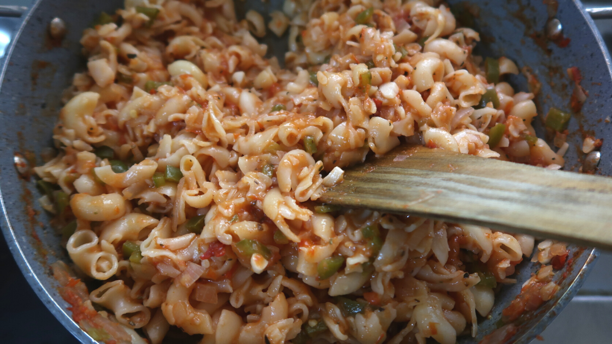 Macaroni Red Sauce Pasta Recipe (+Garlic Bread Recipe) - The Pretty ...