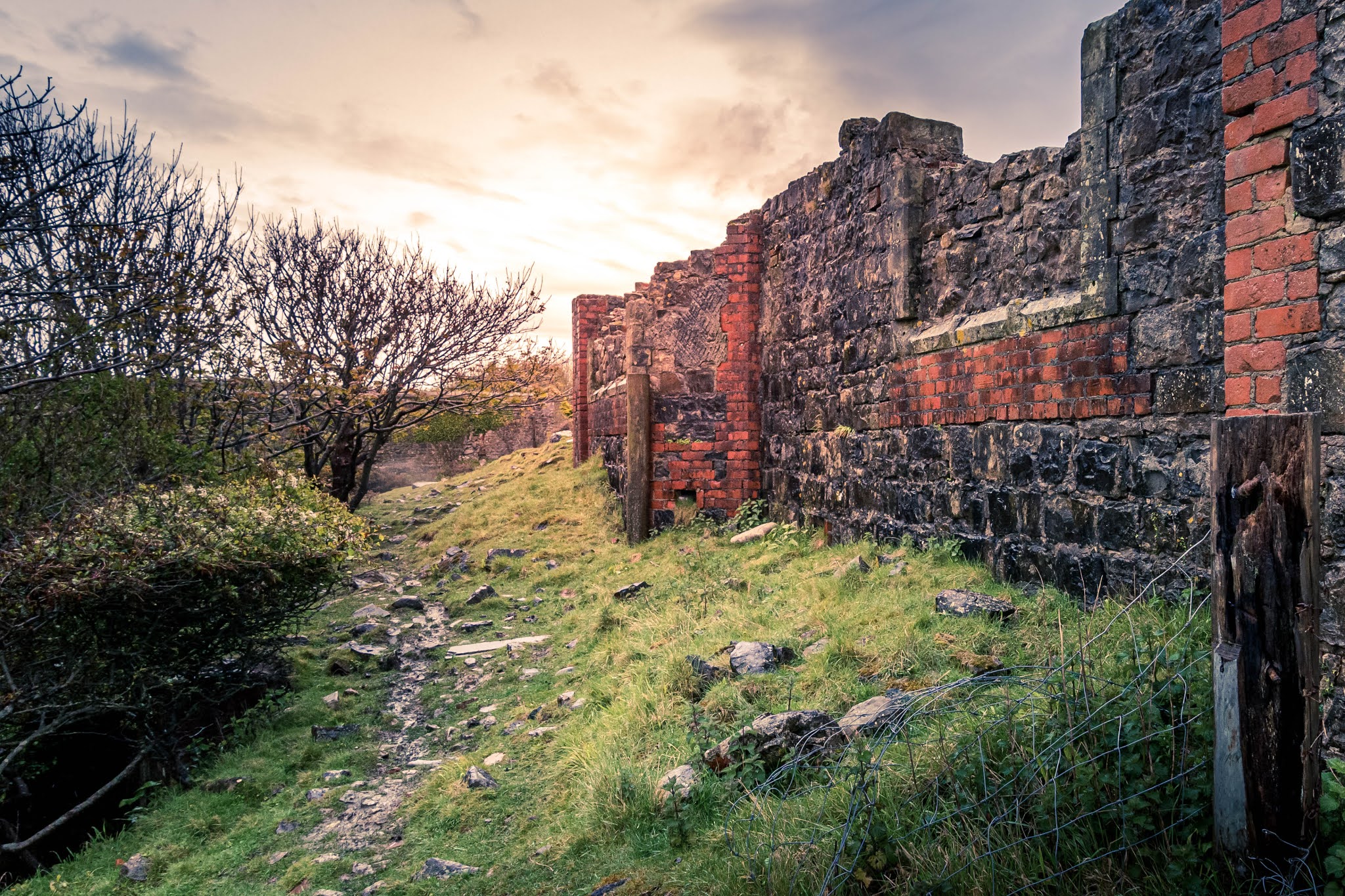 Enjoy your time with beautiful places: Around Dunraven Castle in Wales