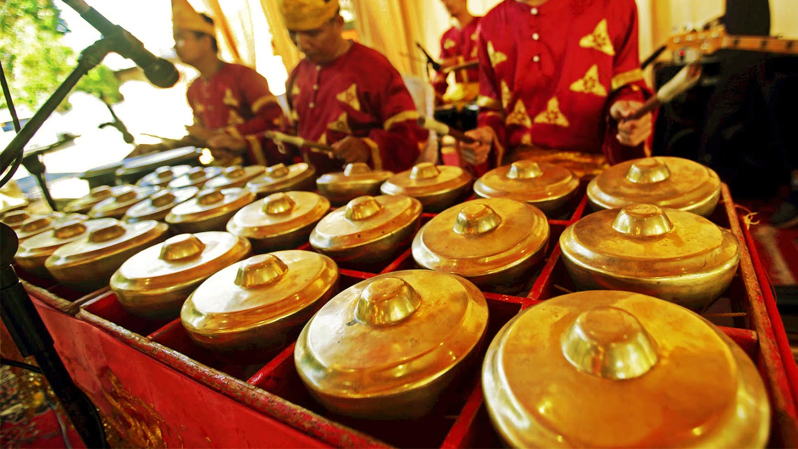 Contoh Musik Tradisional Nusantara Lengkap dengan Penjelasannya - Penaseo