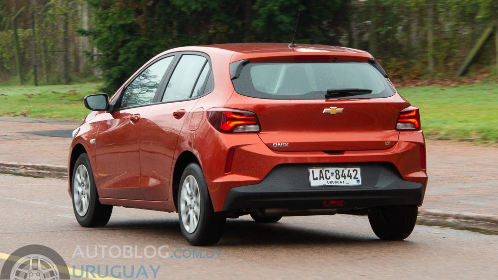 Contacto: Chevrolet Onix HB LT 1.2 : Autoblog Uruguay | Autoblog.com.uy