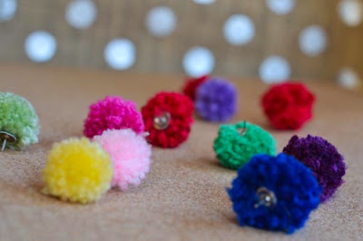 Sugar Confetti: Pom Pom Push Pins-DIY