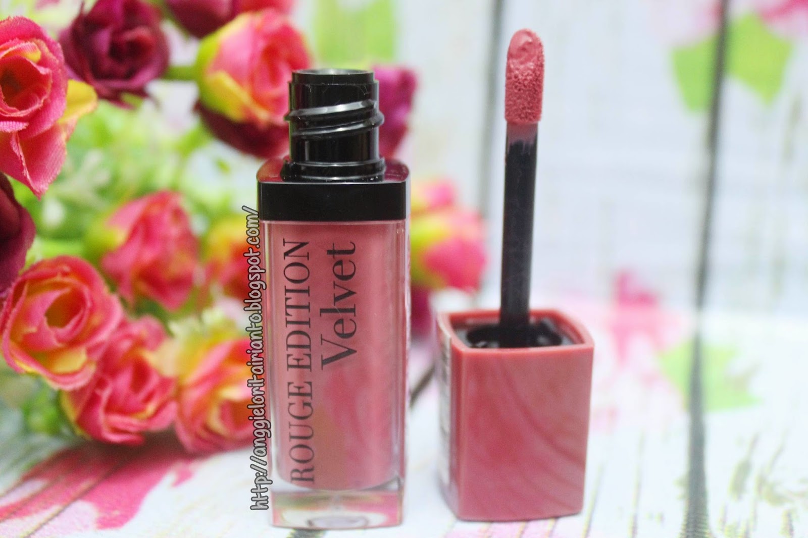 Girl's Mind: Review : Bourjois Rouge Edition Velvet 07 (Nude-ist)