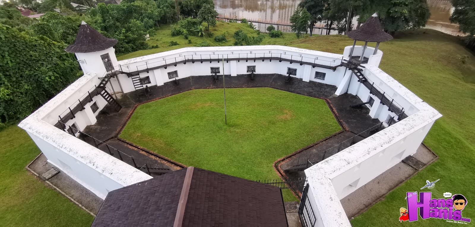 Apa Yang Menarik Tentang Fort Margherita Dan Brooke Gallery