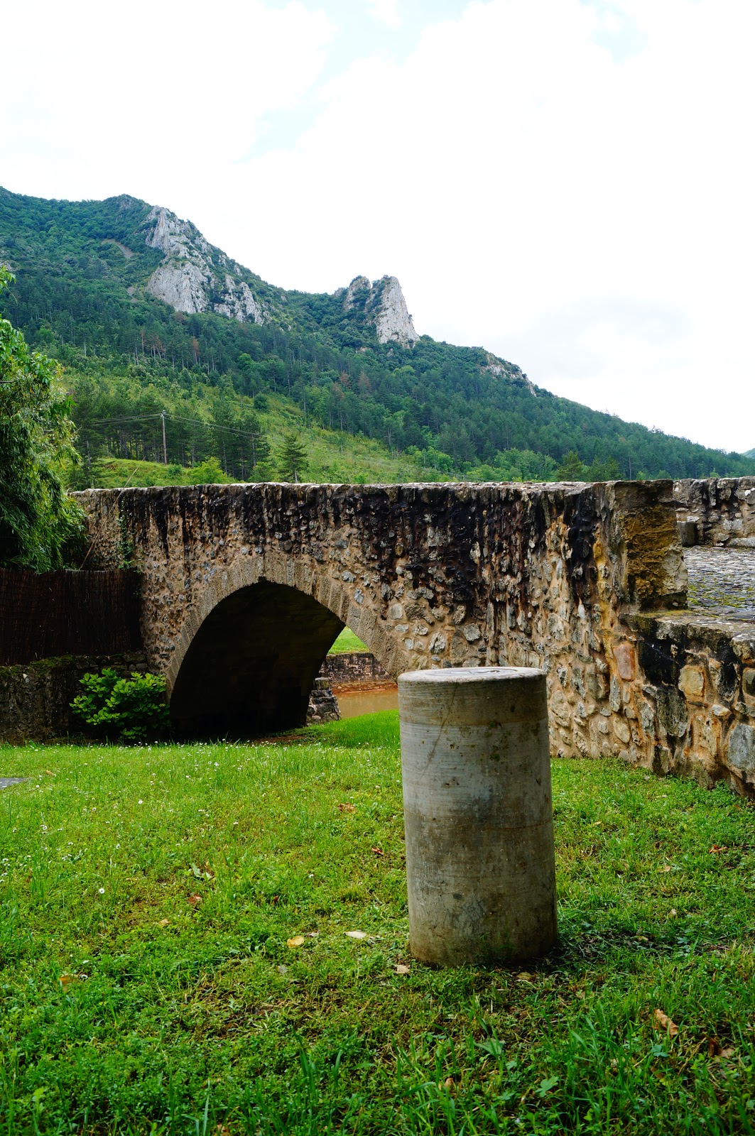 balades en Occitanie et Pays Catalan: Serres et la borne du méridien de ...