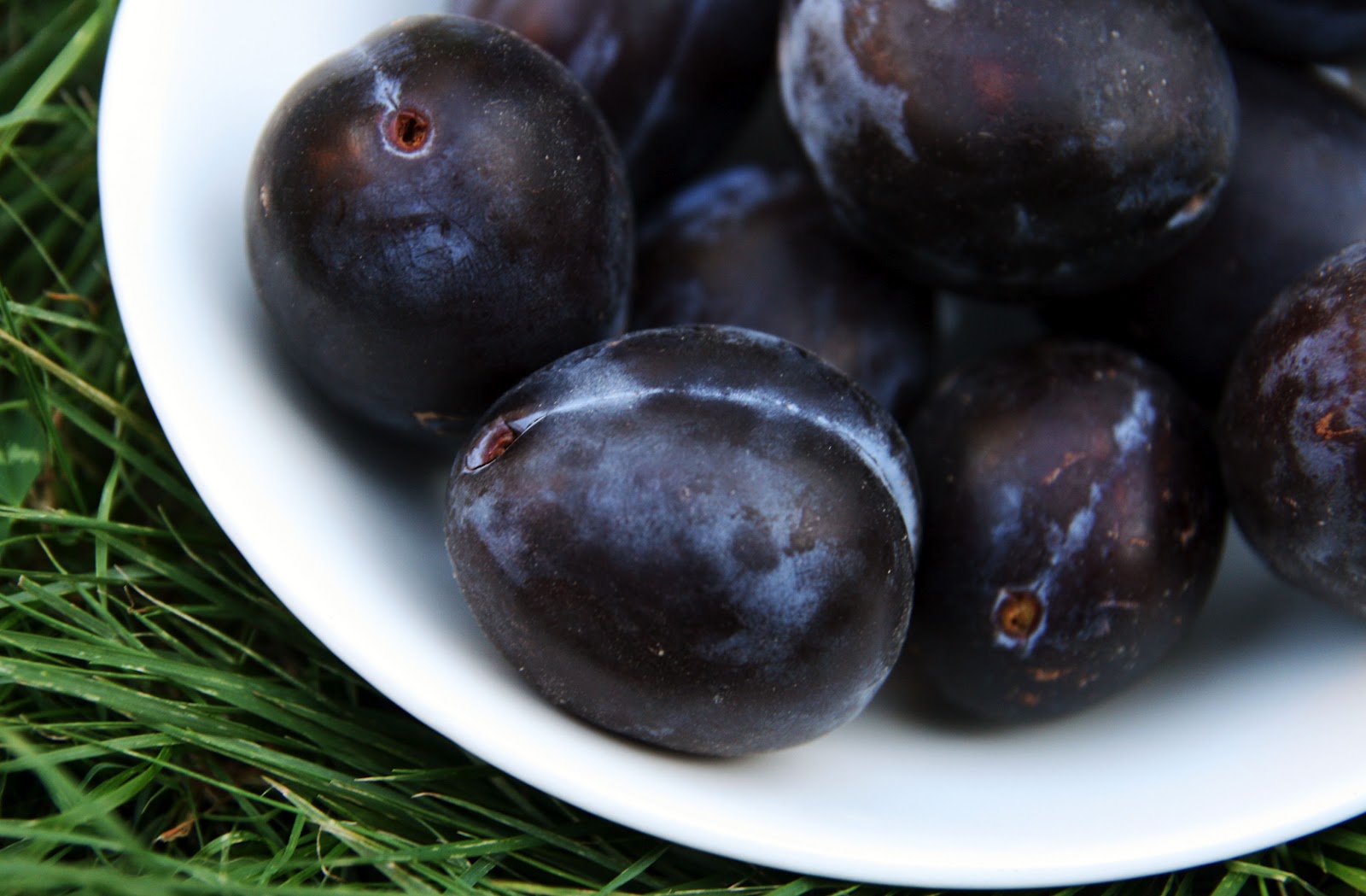 Roasted Plum and Walnut Sundaes Recipe | mostly foodstuffs