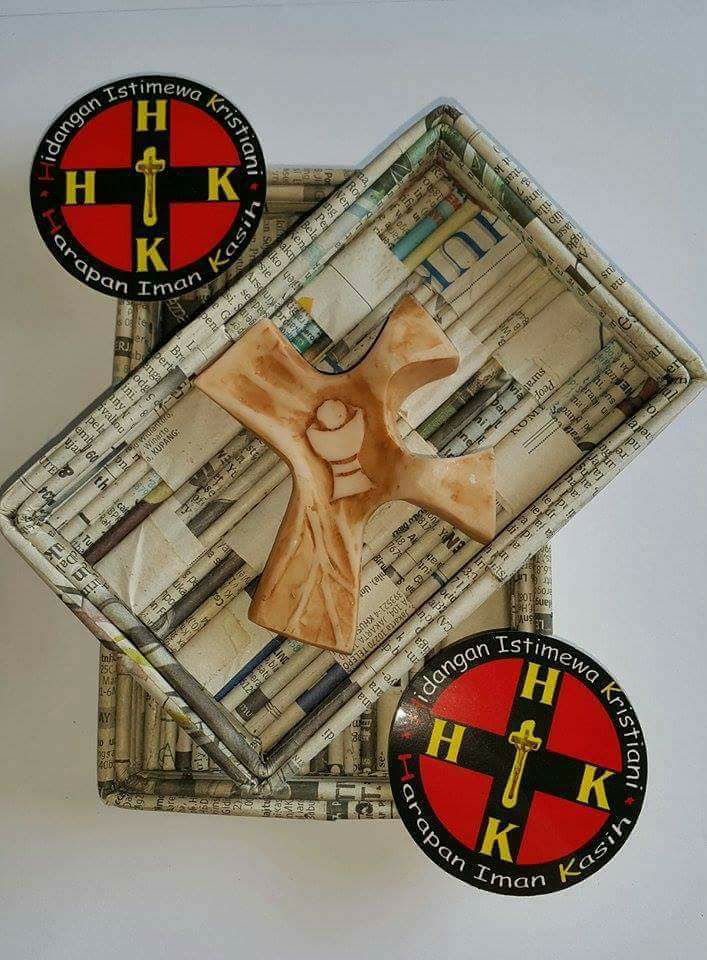 HIK - Hidangan Istimewa Kristiani: “Salib Genggam” (The Clinging Cross ...