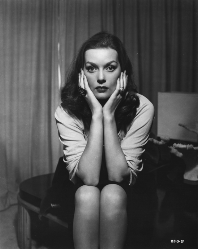 35 Gorgeous Photos of American Actress Hazel Brooks in the 1940s ...