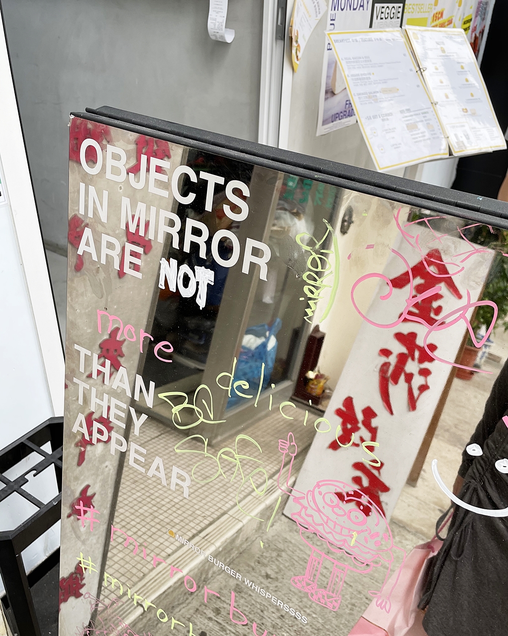 [香港素食] 西營盤 | Mirror Burger：燕麥脆皮高纖手工素食漢堡 炸牛蒡絲邪惡又養生 | 《早晨DAILY》