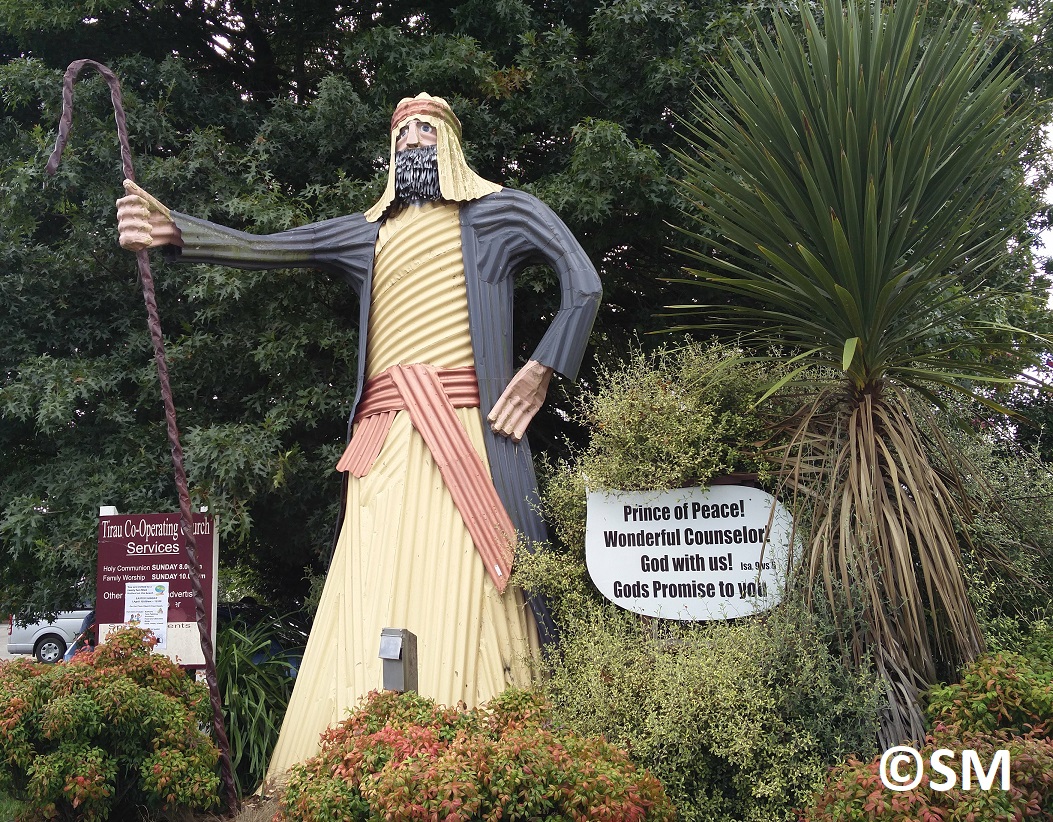 Vivre Auckland: Le village de Tirau - Capitale de l'art de la tôle ondulée