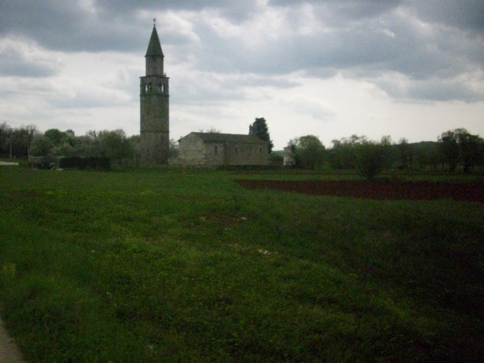 Sterna (Croacia): Entre la tranquilidad y su Iglesia.