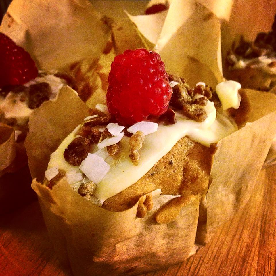 MATTYB BAKES: DINKY RASPBERRY AND LIMONCELLO CAKES