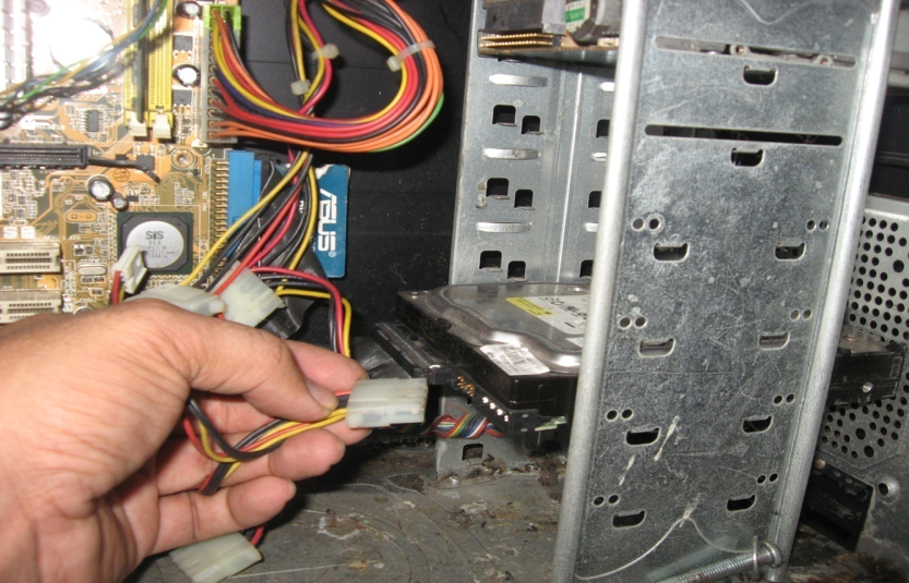 Sir Sherwin's Computer Tutorial: Installing Hard Disk Drive and Optical ...