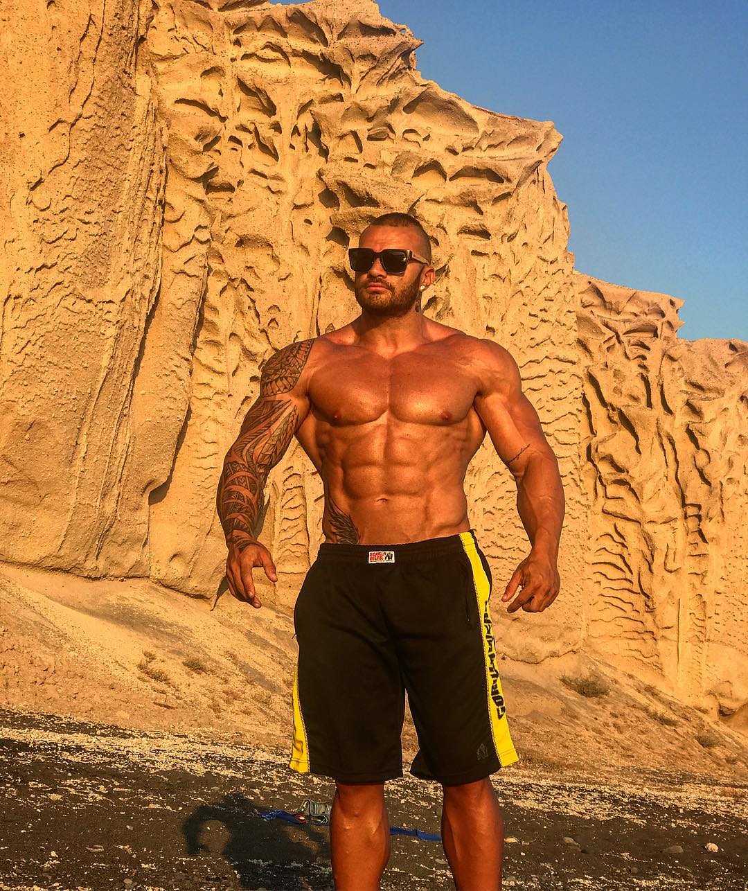 Muscle Lover: Greek muscle hunk Nikolas Michaloglou