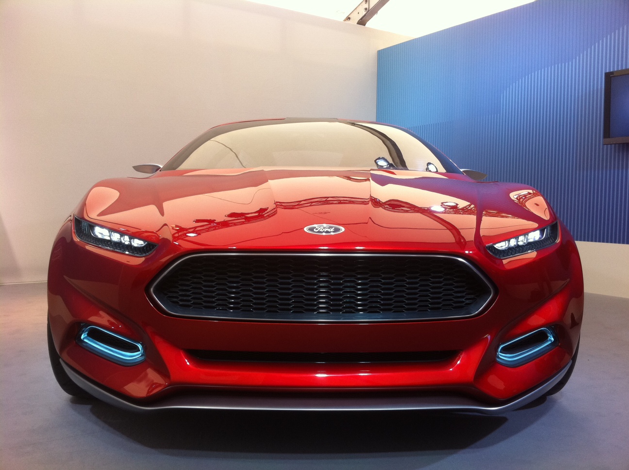 TECNOPARRILLA: FORD EVOS, EL ULTIMO CONCEPT CAR DE FORD