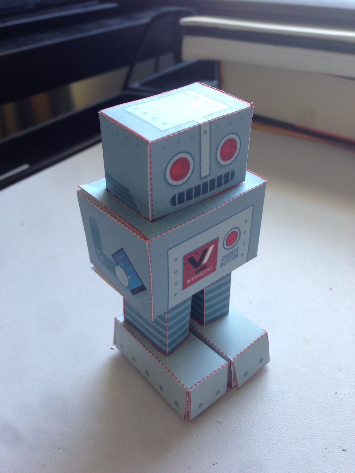 Chris Vendrick: Vanik Interactive Papercraft Robot