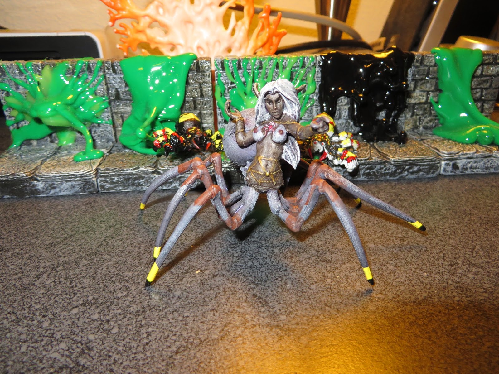 Real Minis: Reaper bones - 77180 - Shaerileth, Spider Demoness PG-13