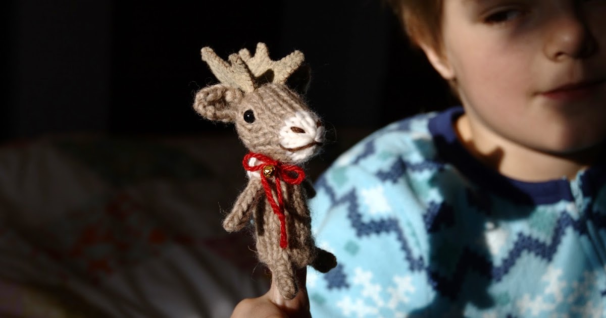 Fuzzy Thoughts: reindeer finger-puppet pattern