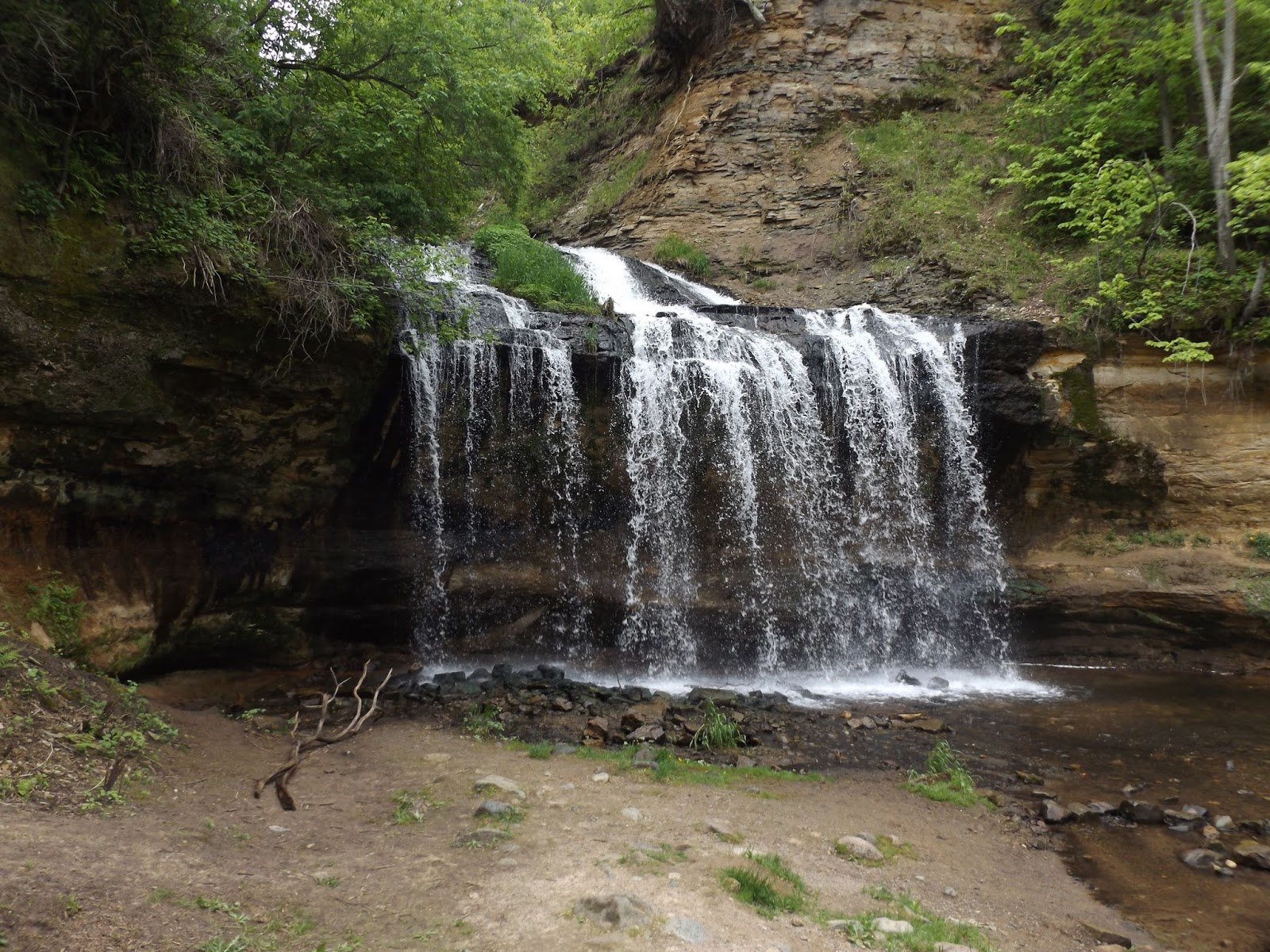 Day Hiking Trails: Photo Album of Cascade Falls Trail