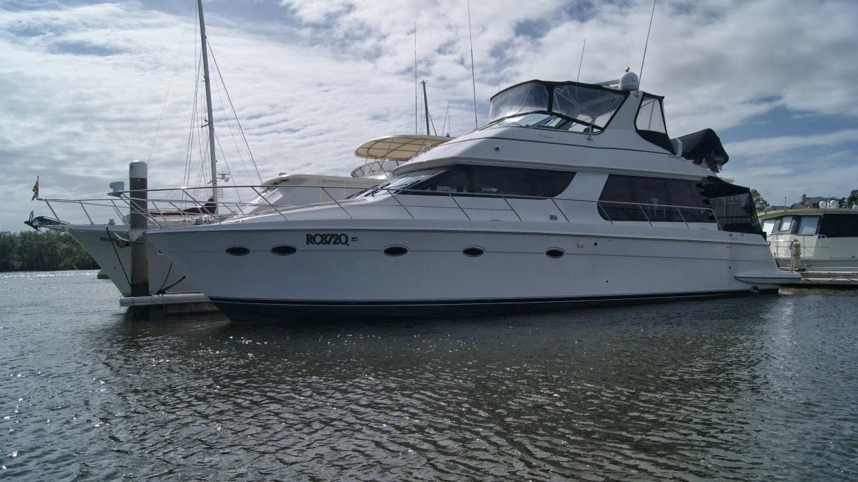 Carver 53 Voyager