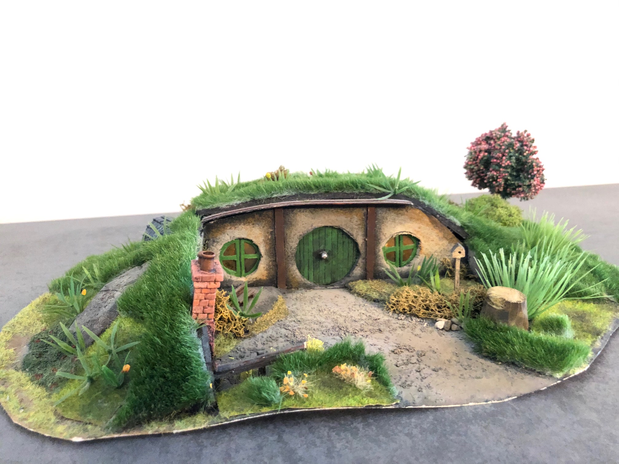 The Fellowship of the Miniatures: Terrain: Hobbit holes