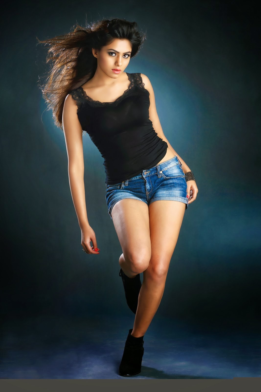 Actress Deepa sannidhi Old Unseen Hot Photos Stills