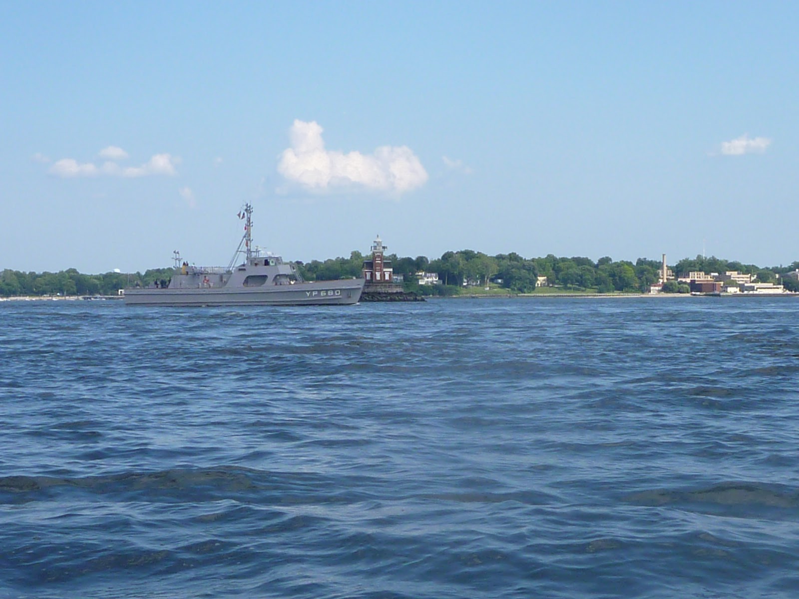 Voyages>`·.¸¸.·´¯`·...¸> : Naval Academy YP 676 Squadron runs aground ...