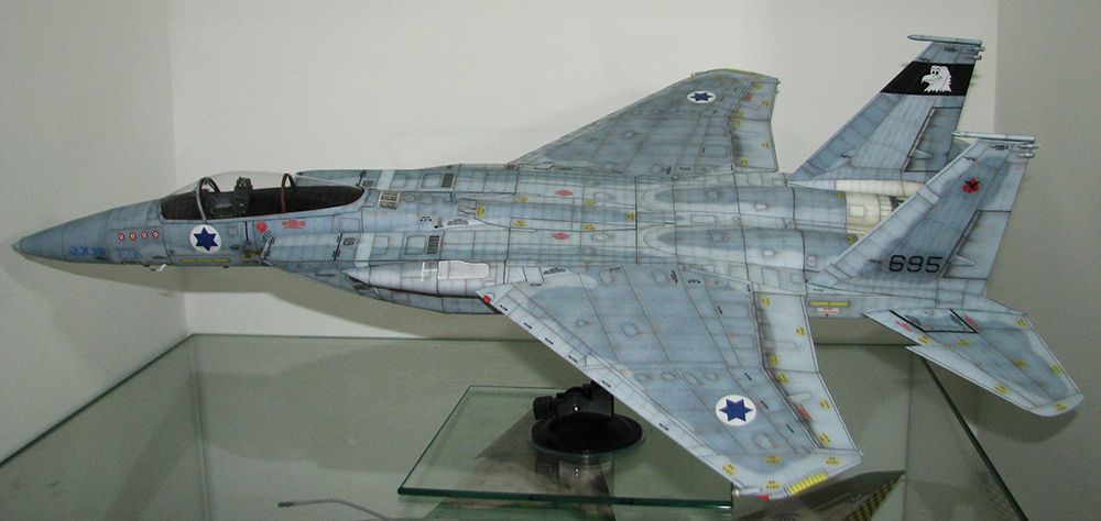 McDonnell Douglas F-15 Eagle Papercraft Model by Yoav Hozmi - paper hOles