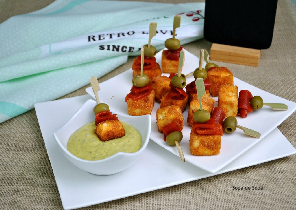 Pincho de Queso Feta con Pimiento asado y Aceituna con Dip de Alioli al ...