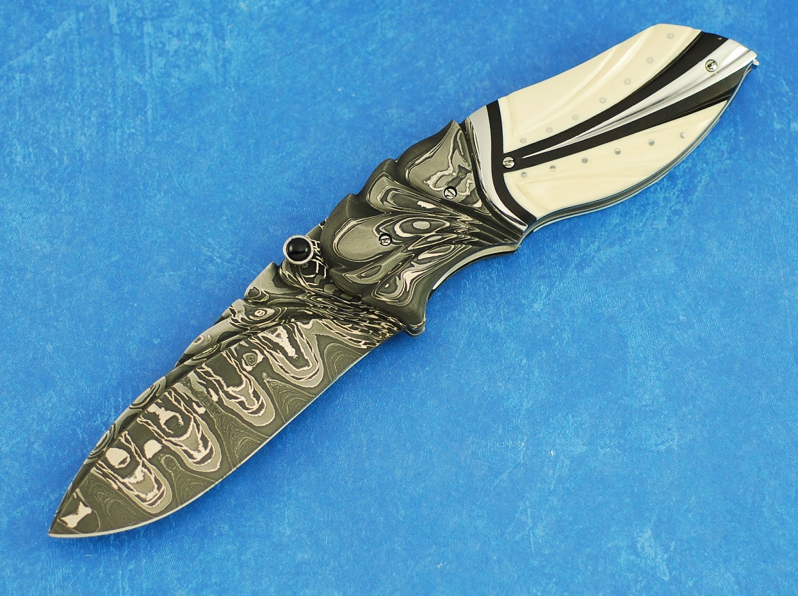 Knifeology Custom Knives