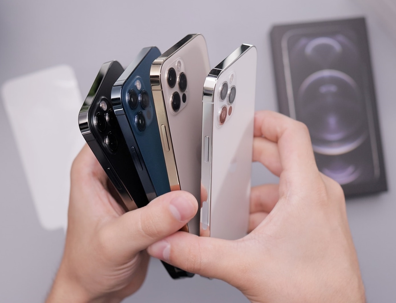 Perbedaan Tampilan Fisik iPhone 12 dan iPhone 13 | PUKEVA