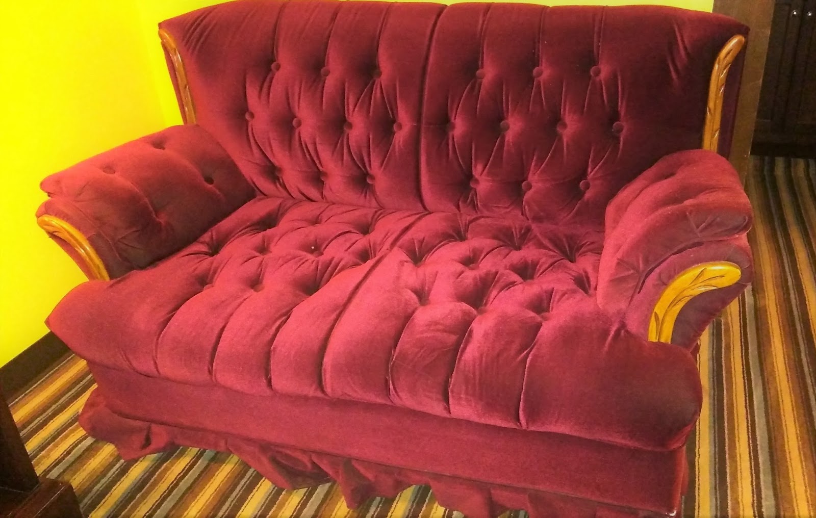 Living Rootless: Missouri Flash Trip, Part 1: The Red Velvet Couch