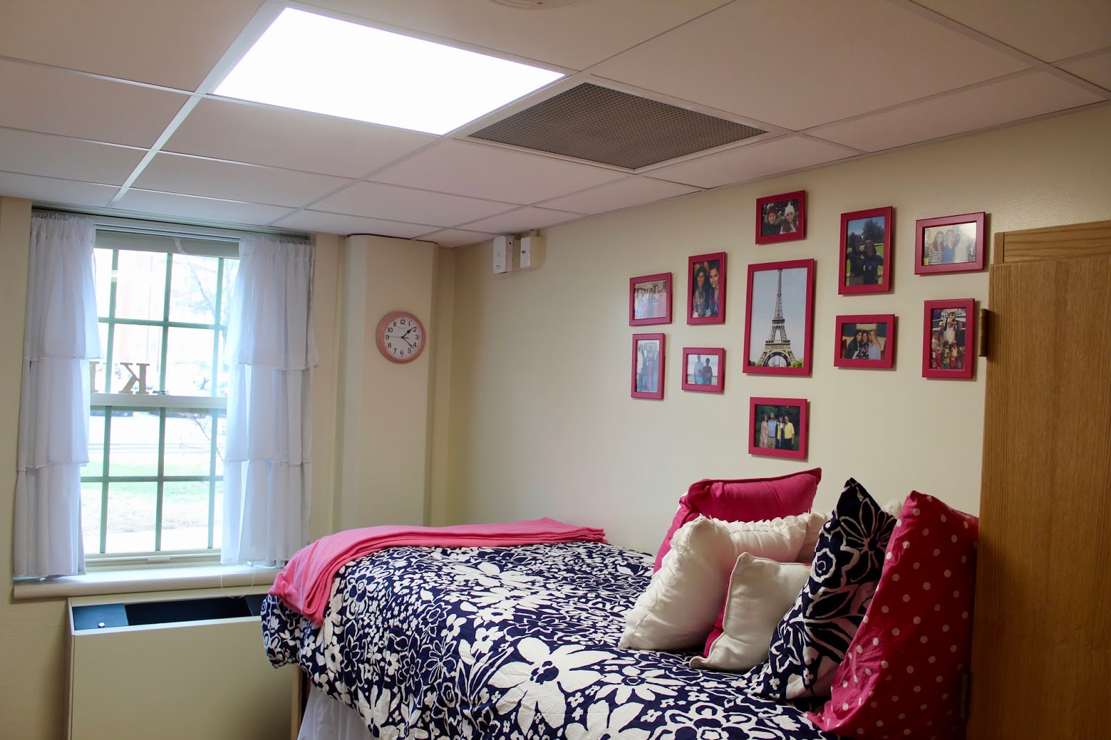 First Day of Class and my Junior Year Dorm Room | Tall and Preppy