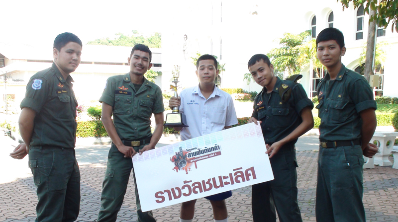 รางวัลเกียรติยศ โรงเรียนมหาวชิราวุธ จังหวัดสงขลา ในพระอุปถัมภ์ วง The Humble ชนะเลิศโครงการสาน