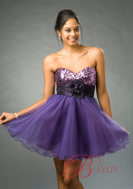 Coiffurete Dance: Robe de soirée violette courte