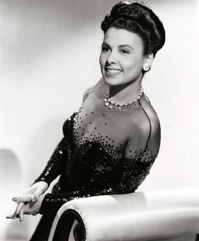 40 Beautiful Photos Of Lena Horne From Between The 1930s And 50s