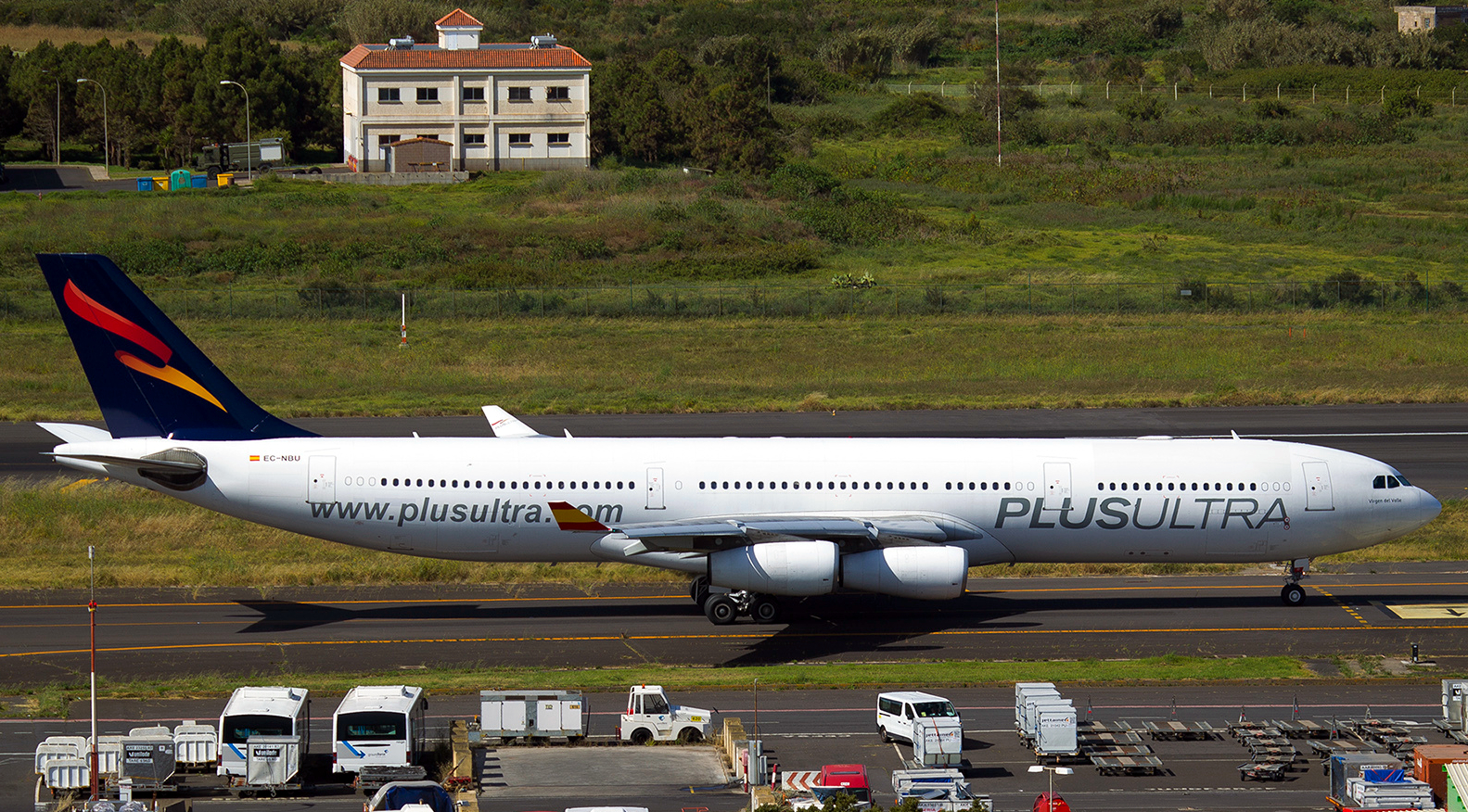 Airbus A340 600 Plus Ultra To Bus Size Comparison AERONEF NET airbus-a340-600-plus-ultra-to-bus-size-comparison-aeronef-net