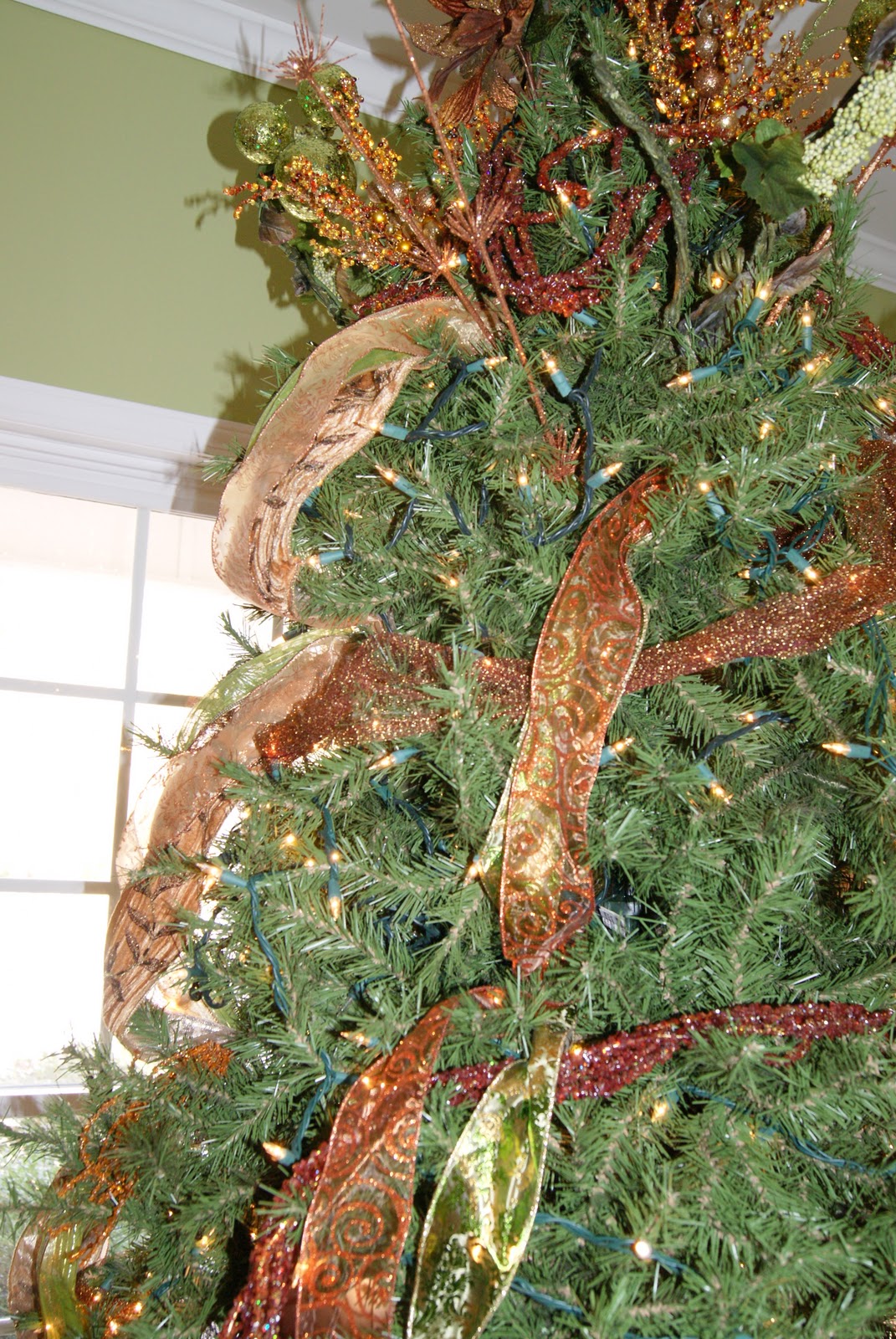 It's the Little Things: How to Layer a Christmas Tree