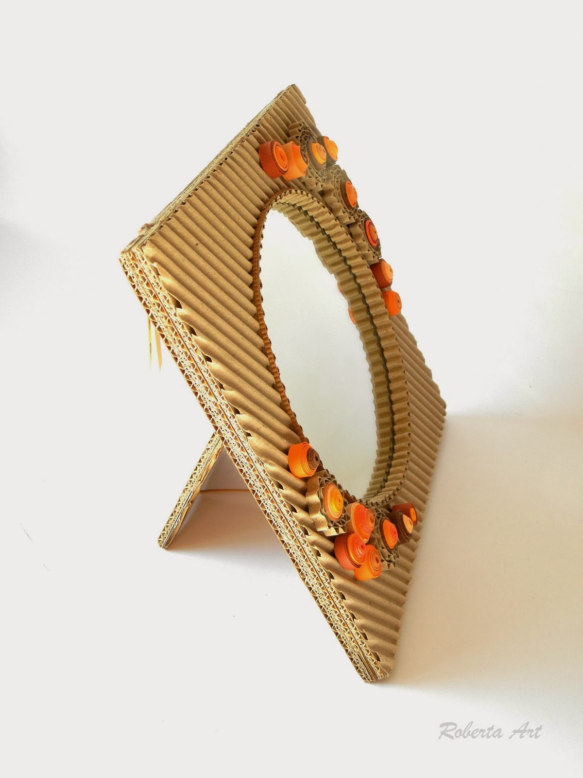 Roberta Lazzarato: Specchio di cartone